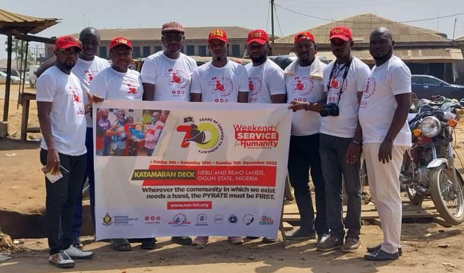 Pyrates Confraternity 70th Anniversary: Katamaran Deck Seadogs clear ...